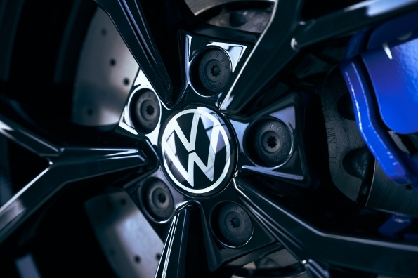 Volkswagen announces limited Golf R 20th Anniversary Edition for North ...