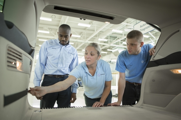 Volkswagen Chattanooga celebrates inaugural graduation of Automation ...