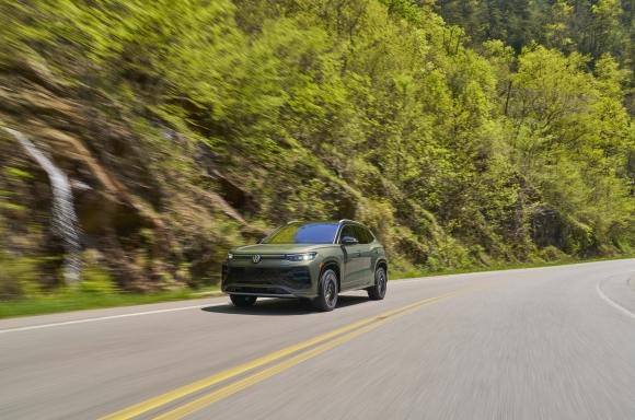 2026 Tiguan SEL R-Line Turbo - Avocado Green