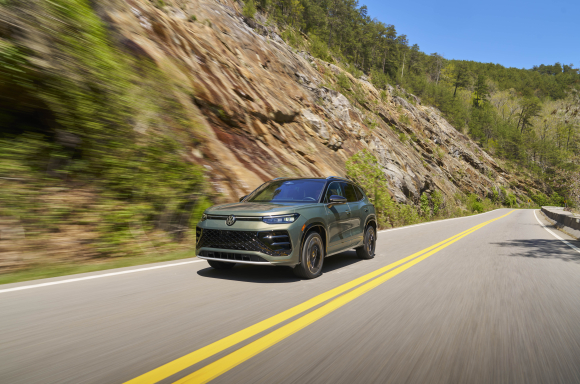 2026 Tiguan SEL R-Line Turbo - Avocado Green