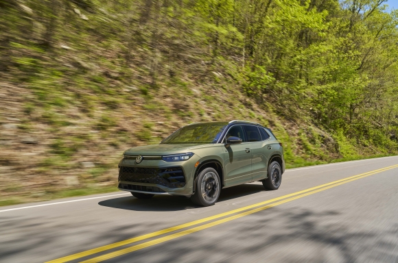 2026 Tiguan SEL R-Line Turbo - Avocado Green