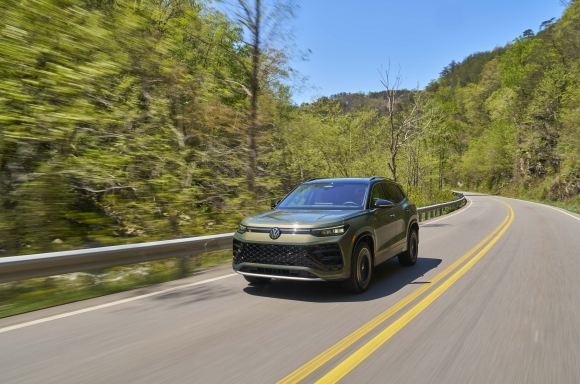 2026 Tiguan SEL R-Line Turbo - Avocado Green