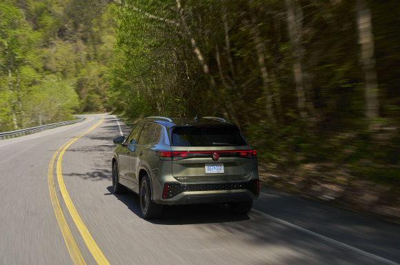 2026 Tiguan SEL R-Line Turbo - Avocado Green